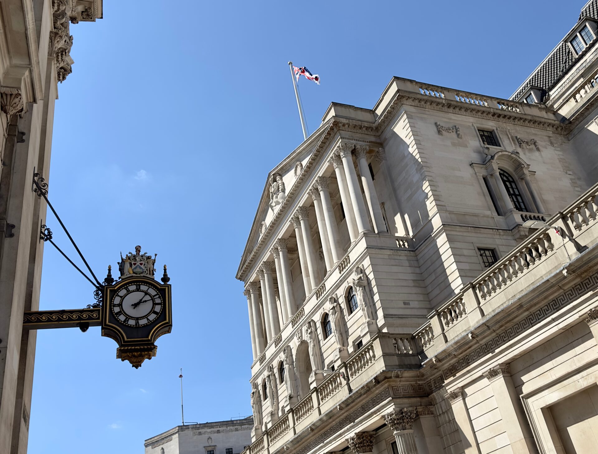 Sterling stumbles as fears grow over borrowing costs | Smart Currency ...