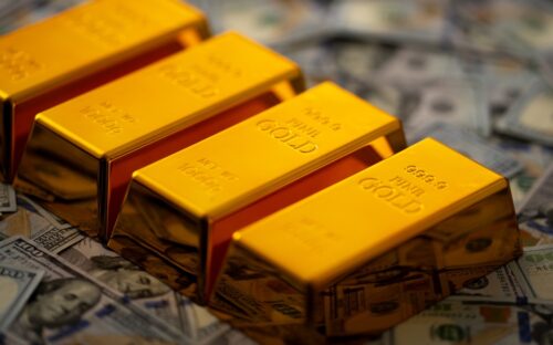 Why is the price of gold at an all-time high? | Smart Currency Business